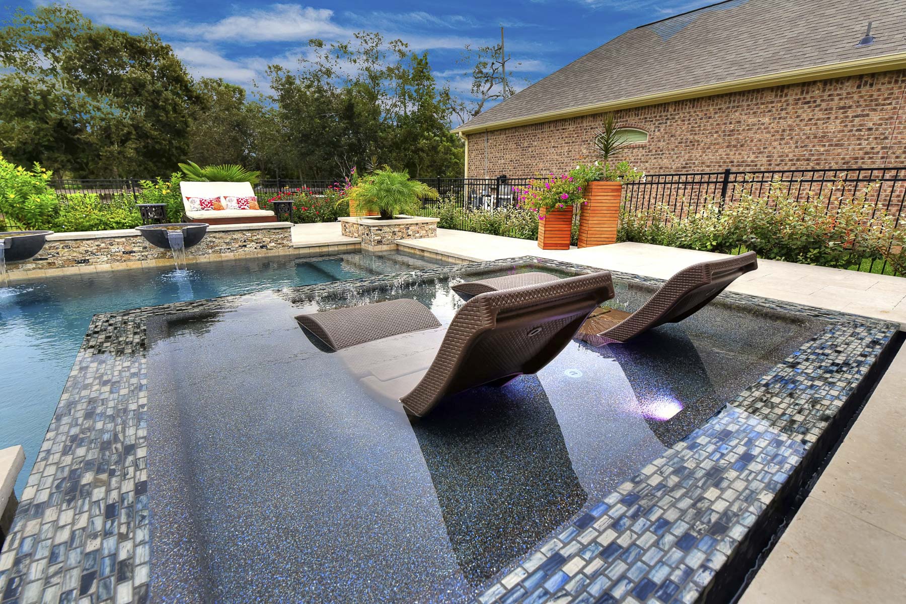 Dive into Luxury: Exploring the Latest Trends in Pool and Spa Features ...